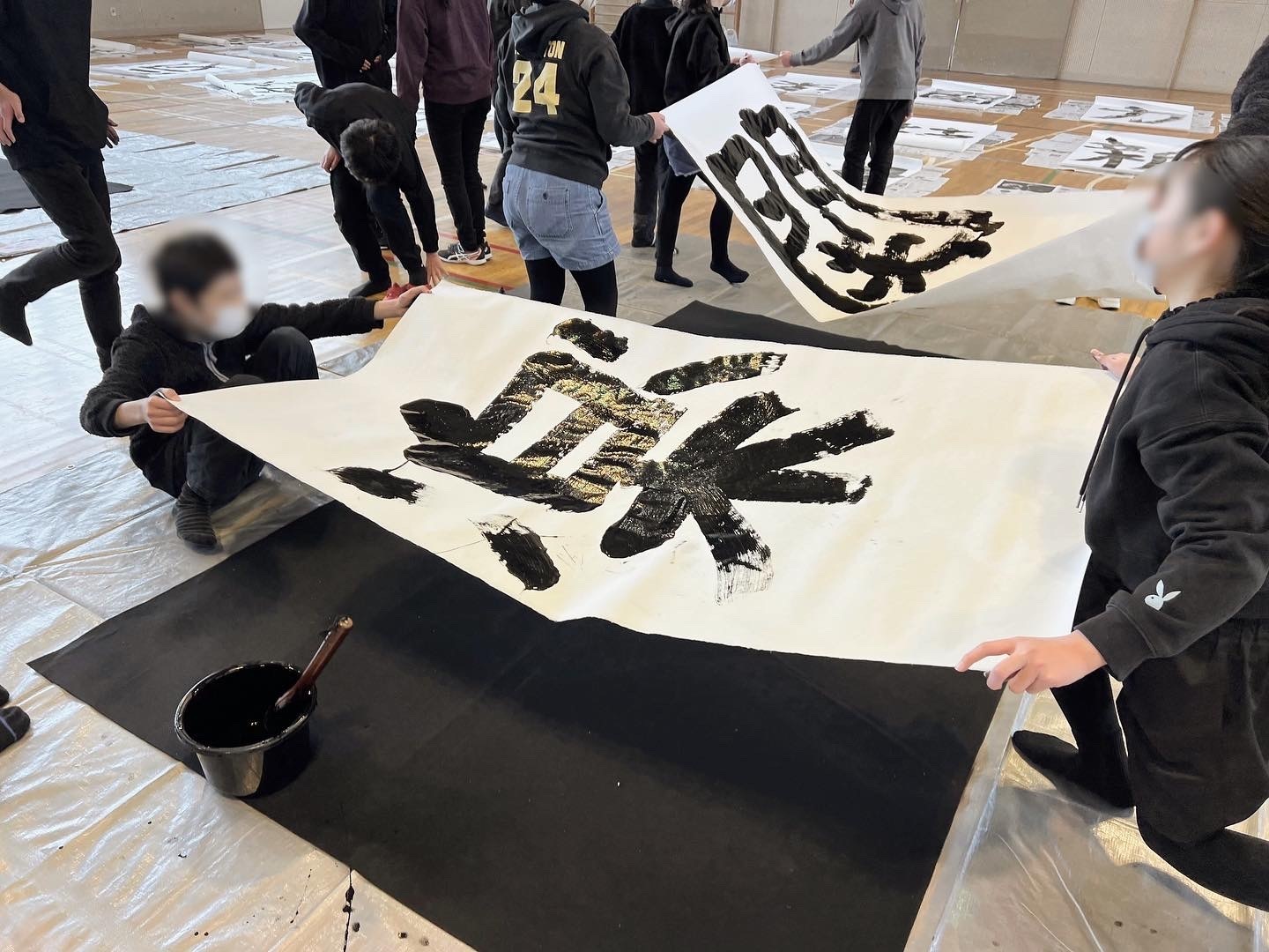 出前体験教室 保内小学校①: 女流書家 下田彩水 -saisui-